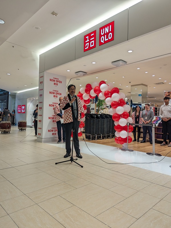 Consul General Watabe attends Uniqlo's opening ceremony at Calgary's CF ...
